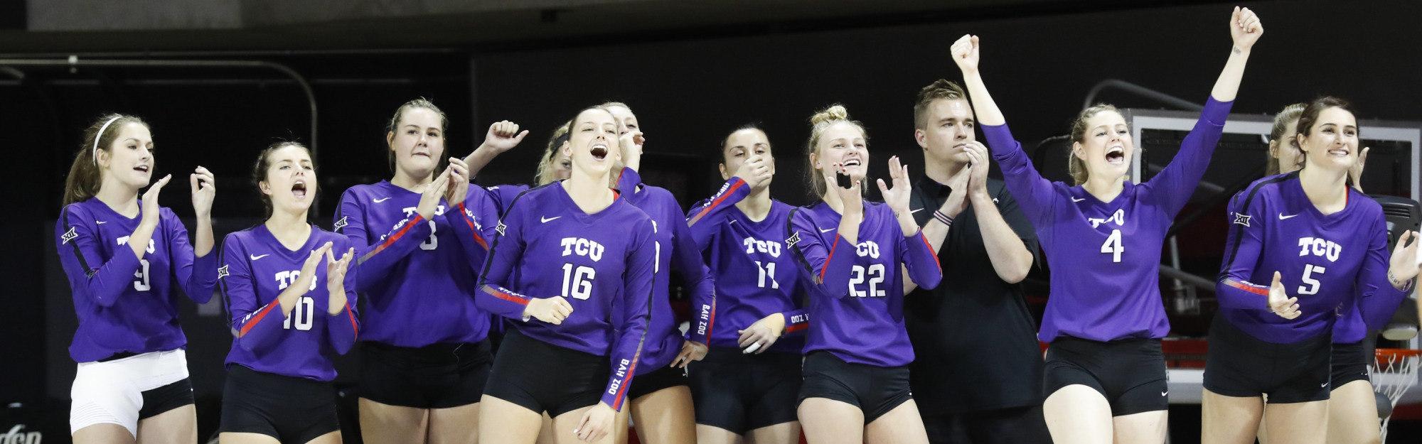 Volleyball wins fourth straight match, sweeps SMU Doubletree ...