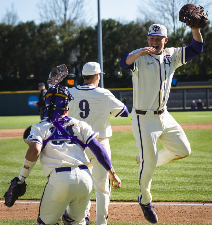 No. 16 baseball holds on to win first home series of the season | TCU 360